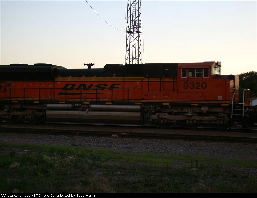 BNSF 9320